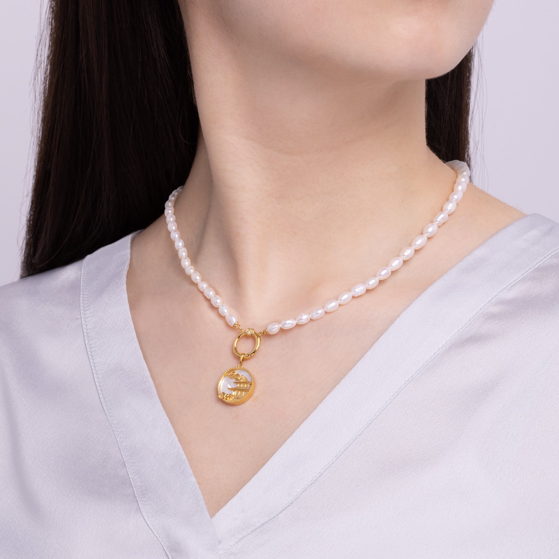 Pearl Charm Clasp Necklace Gold | Shen Yun Collections