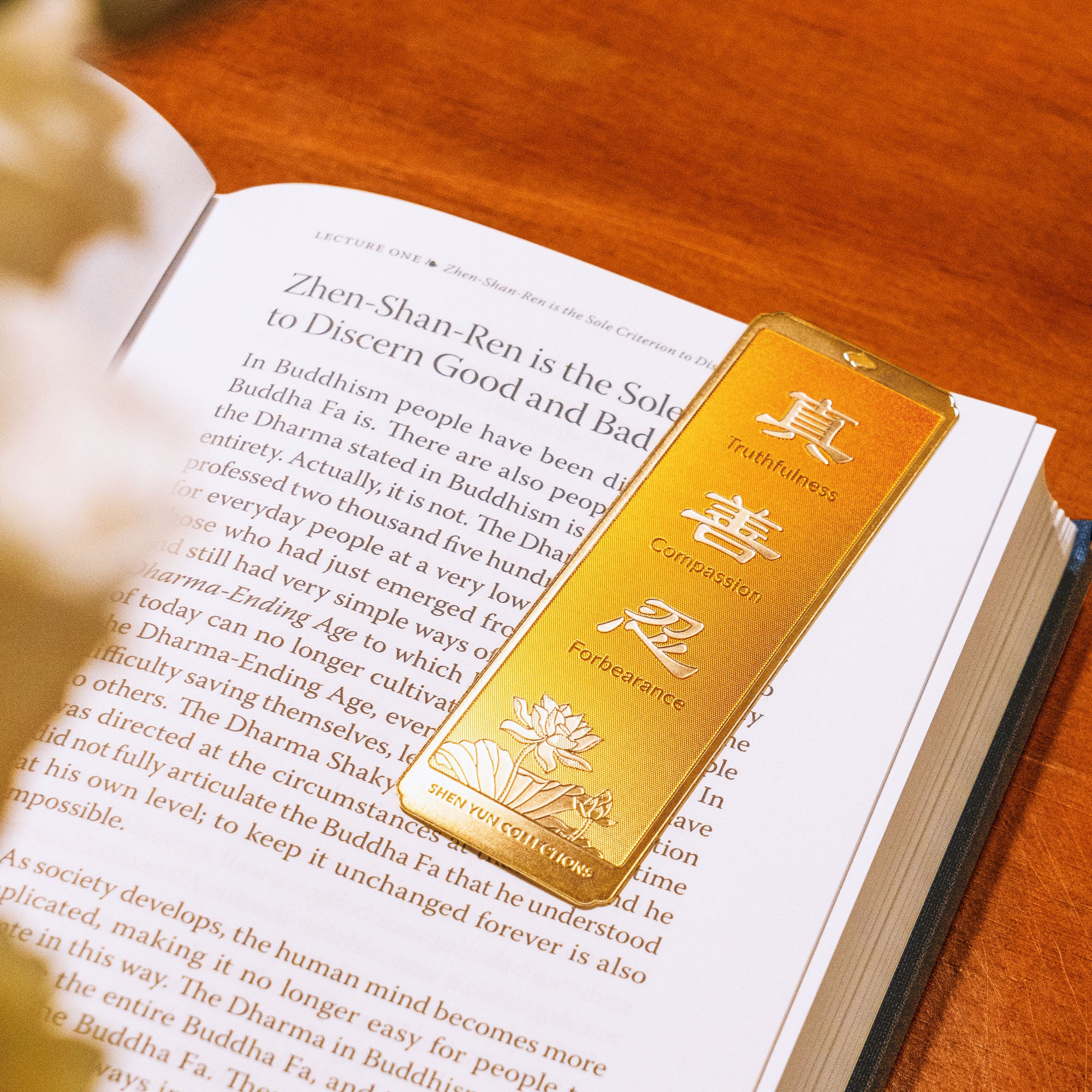 Zhen Shan Ren Bookmark - Orange | Shen Yun Collections